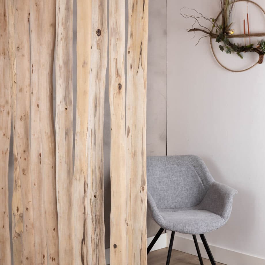 Baumstamm-Raumteiler Bodi | Mit naturbelassenem Fuß | H200cm | Zweigedeko